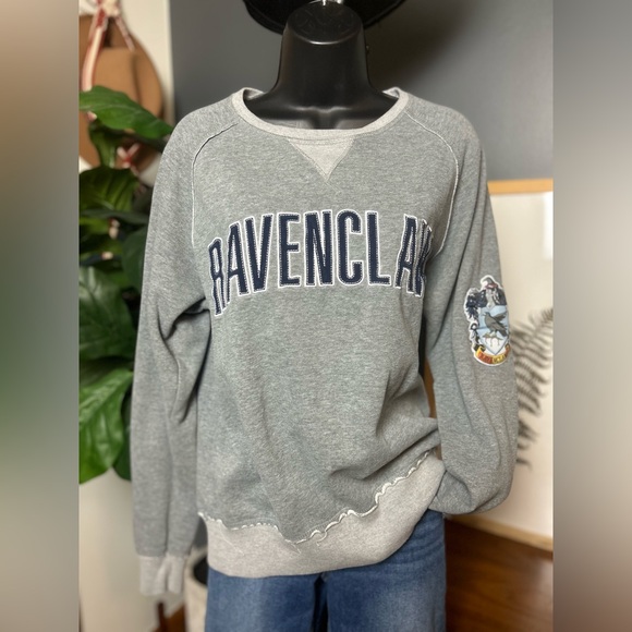 Tops | Universal Studios Harry Potter Ravenclaw Sweatshirt Small Gray ...